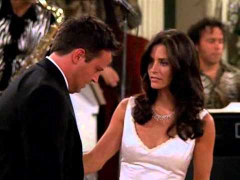 FRIENDS- Chandler y su baile de boda - YouTube