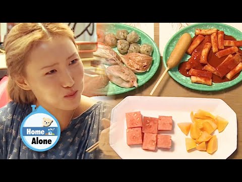Hwasa's Tteokbokki Mukbang! [Home Alone Ep 308]