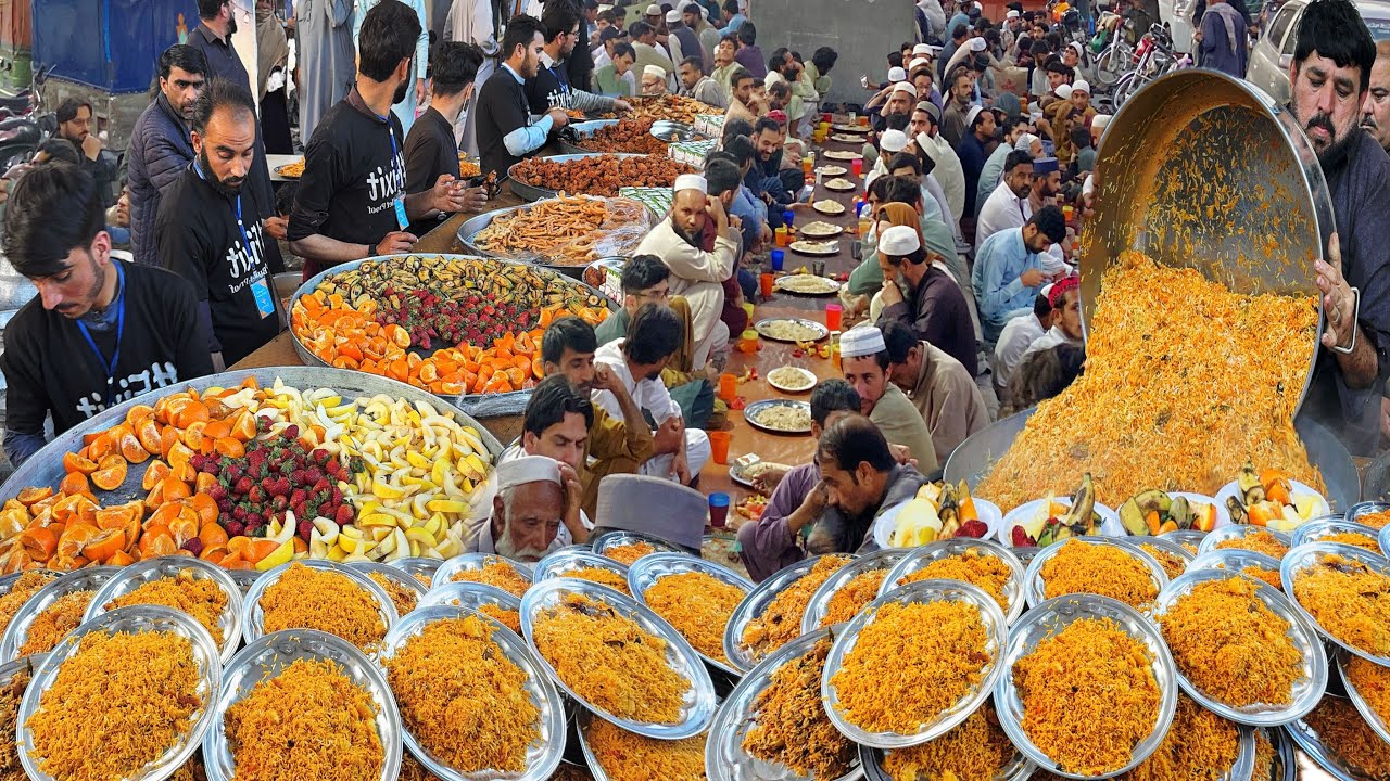 Amazing Roadside Most Biggest IFTAR in Peshawar - Ramadan Free Food ...