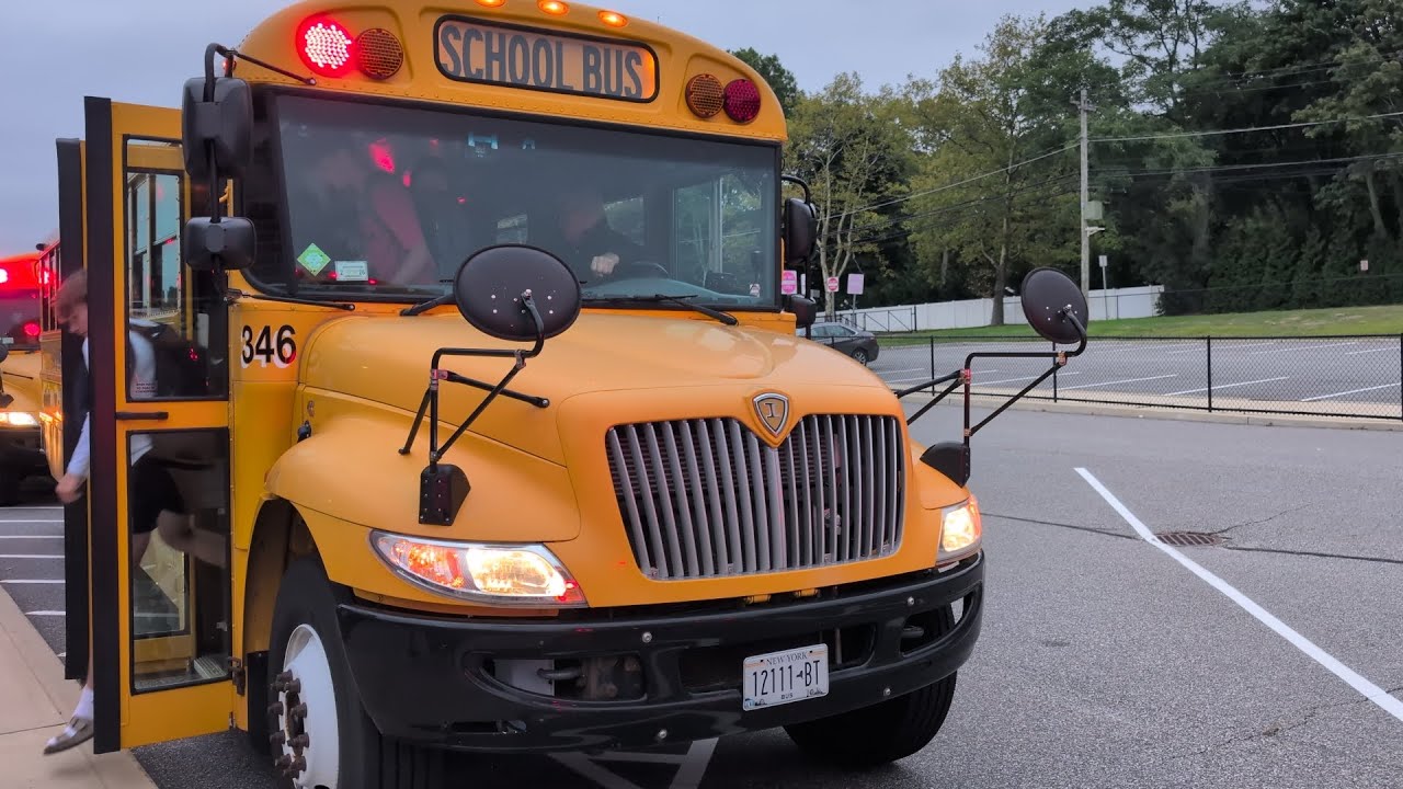School Buses Rolling In - YouTube