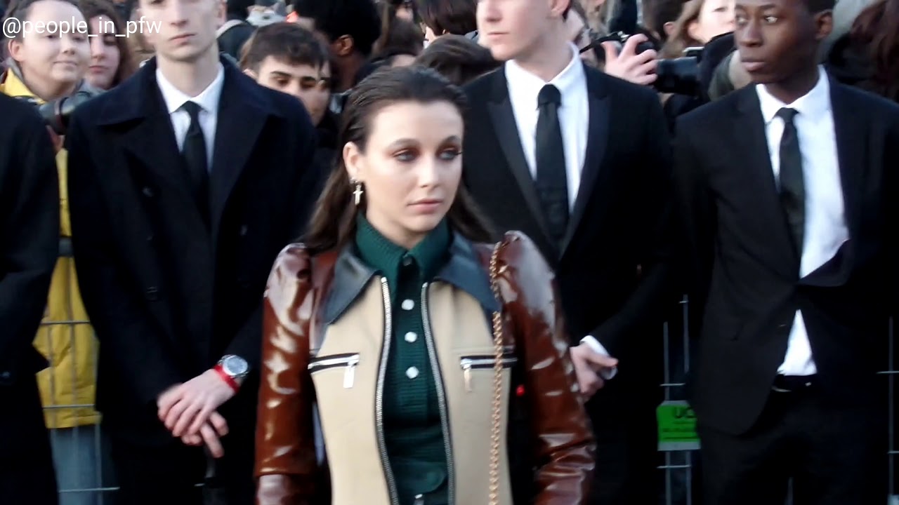 Emma Chamberlain - Louis Vuitton Fall/Winter 2020/21 fashion show - 03. ...
