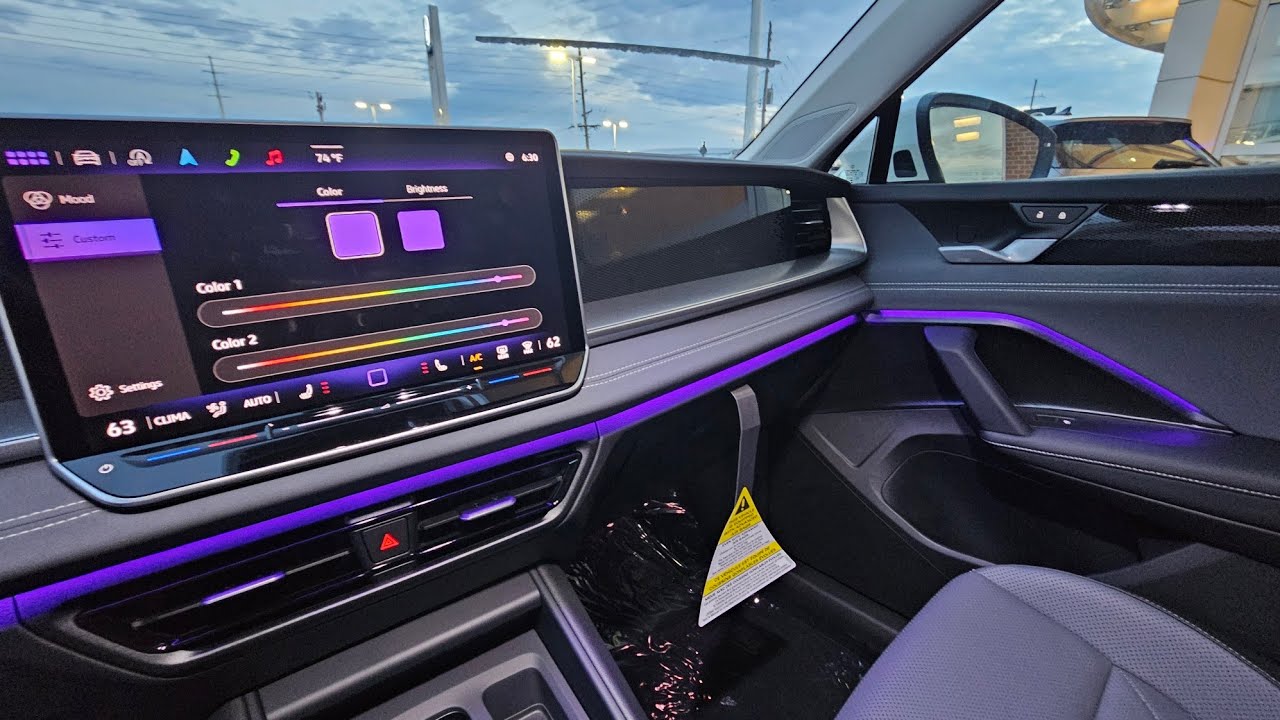 Quick look at ambient lighting in the ALL-NEW 2025 VW Tiguan SE! - YouTube