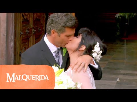 Cristina y Esteban se casan por la iglesia | La Malquerida 1/2 | C-23 | tlnovelas
