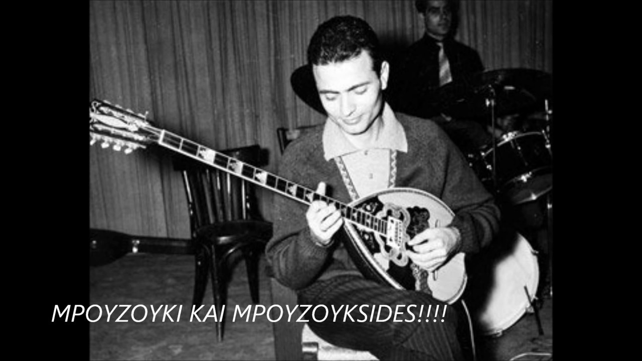 Η γειτονιά των αγγέλων Λακης Καρνεζης σολο - YouTube