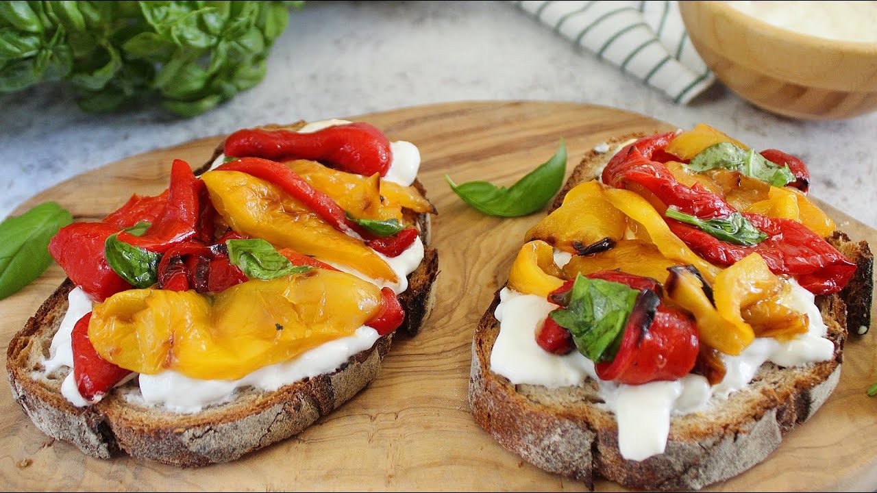 Un'idea per un antipasto: CROSTINI ESTIVI CON PEPERONI E STRACCIATELLA ...