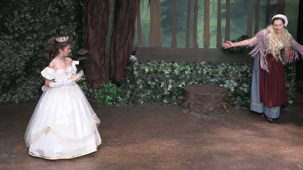 Ponce Maya Into the Woods Fall 2019 - YouTube