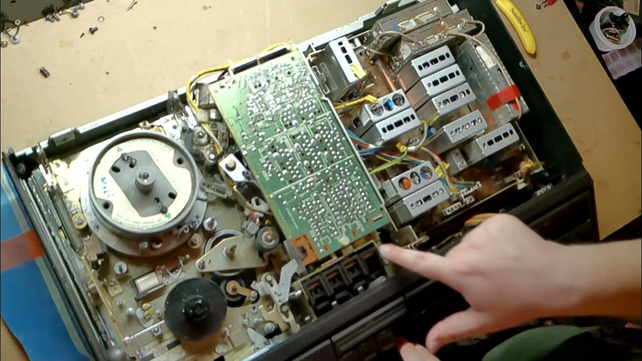My first look inside a Philips N1700 (VCR-LP format machine) (Part 1) - YouTube