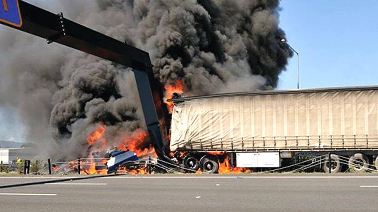Ultimate Idiots At Work Fails 2024 * TOP UNBELIEVABLE IDIOTS TRUCK ...