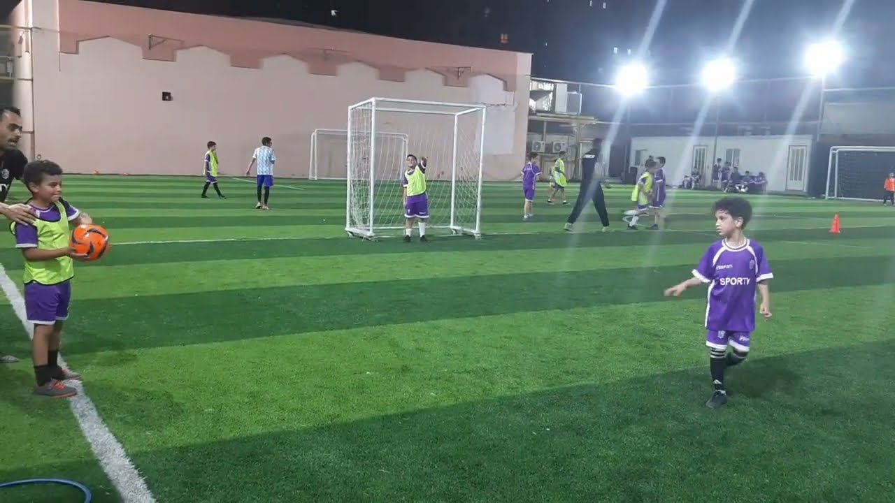 How to teach football to young children can be seen in this video ...