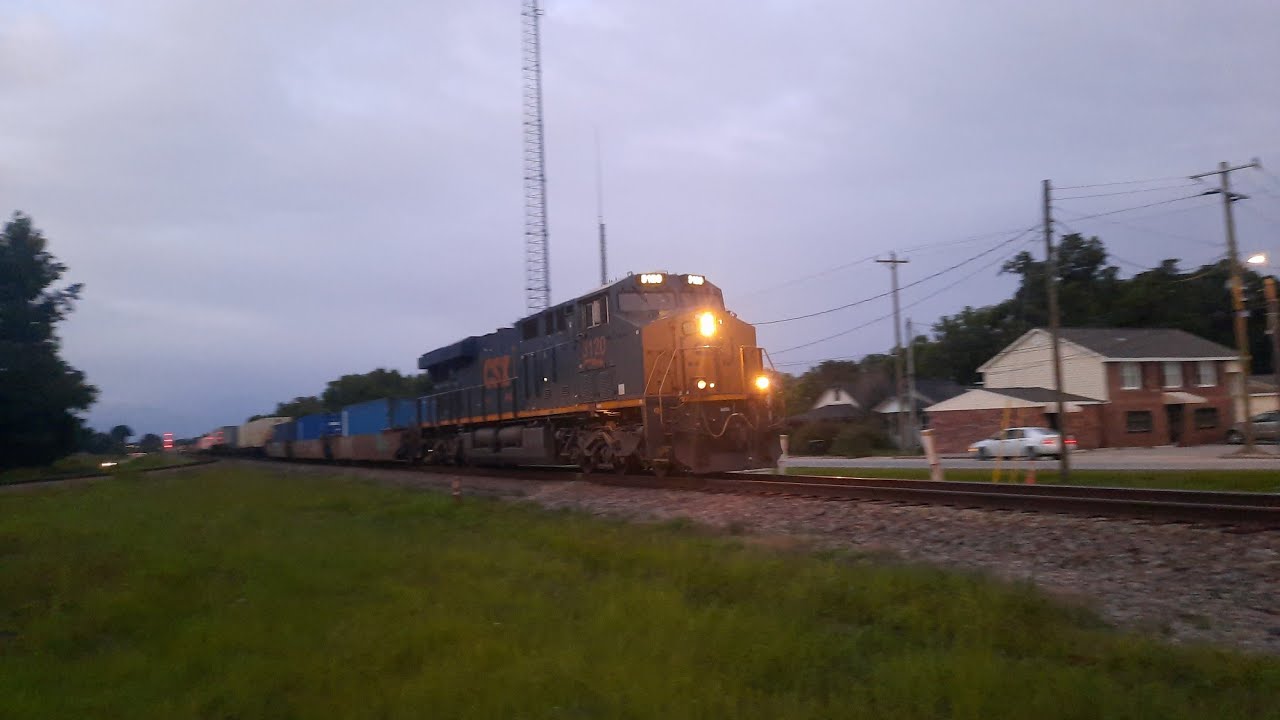 CSX 3120 On The Head For CSX Q031-04 Heading South With It's DPU Close ...