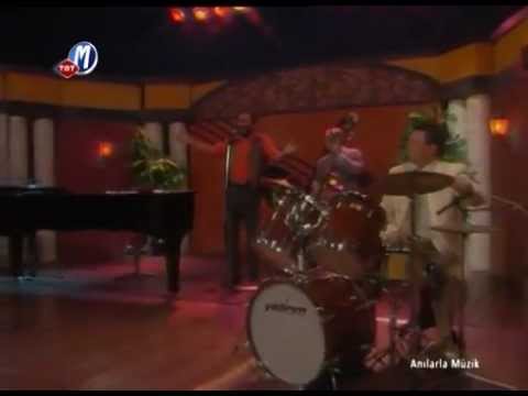 Bora Ayanoğlu - Fabrika Kızı (canlı, piano ve kontrbas)