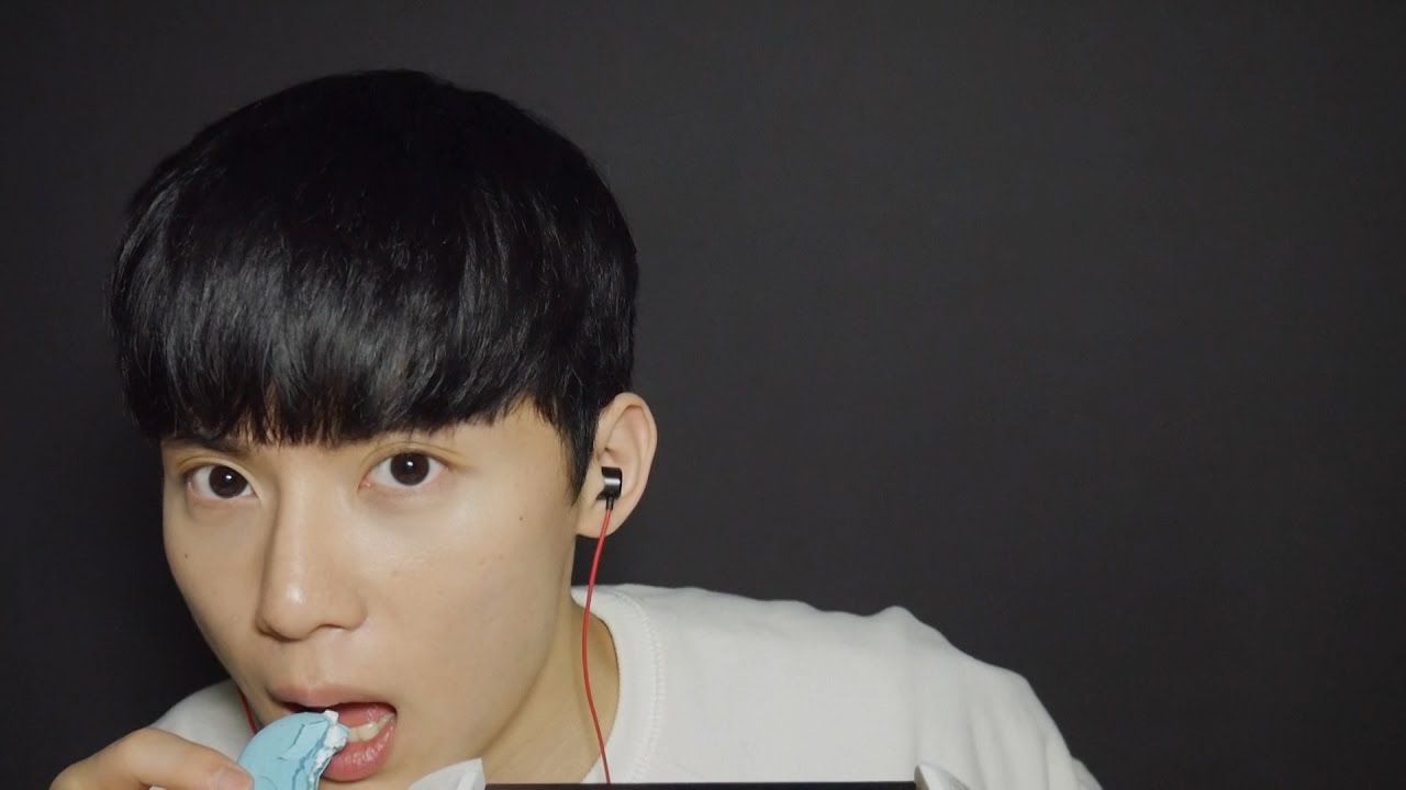 [Sub] Korean ASMR Whisper Eating Sounds - Macarons♥ 마카롱 이팅 사운드 - YouTube