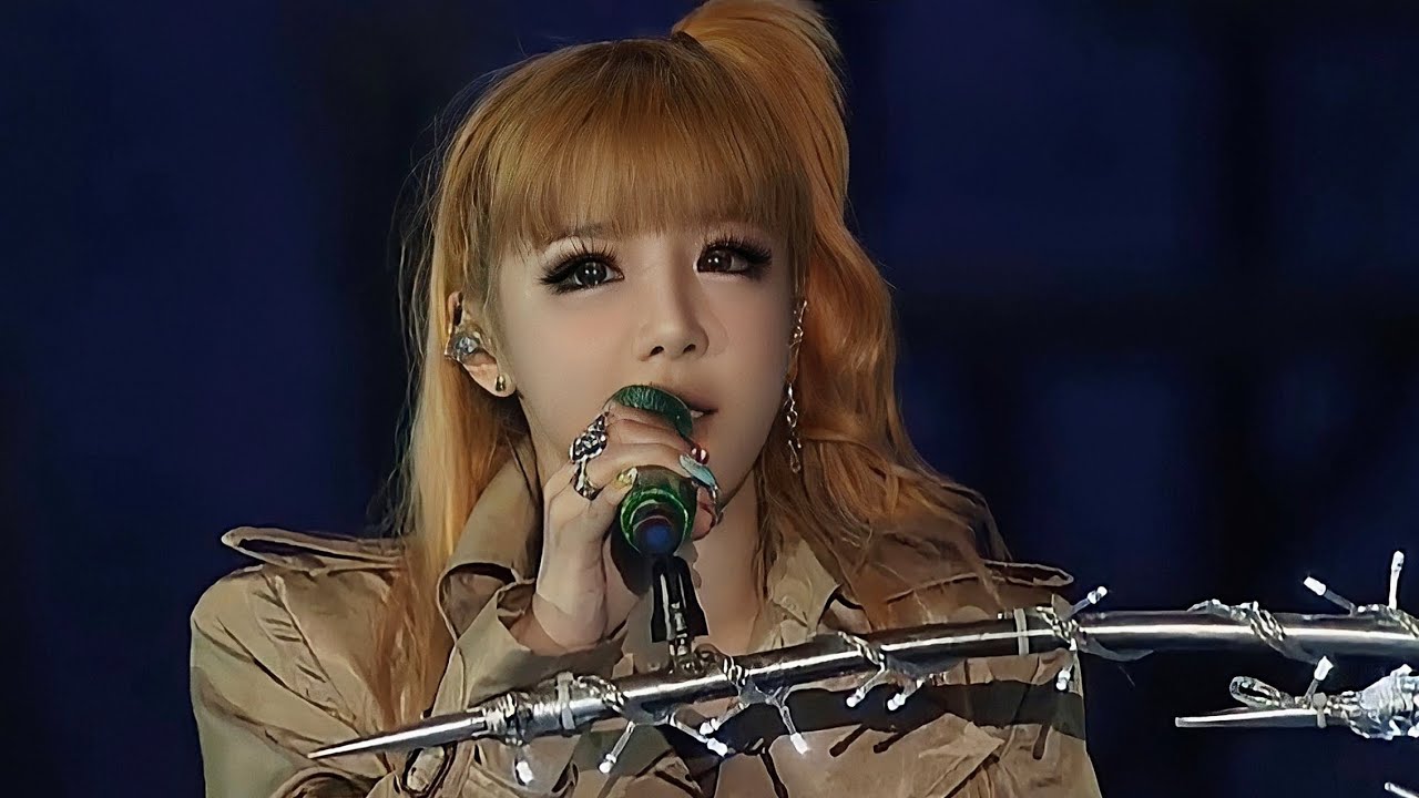 2NE1 - Lonely [New Evolution Concert] Live HD - YouTube