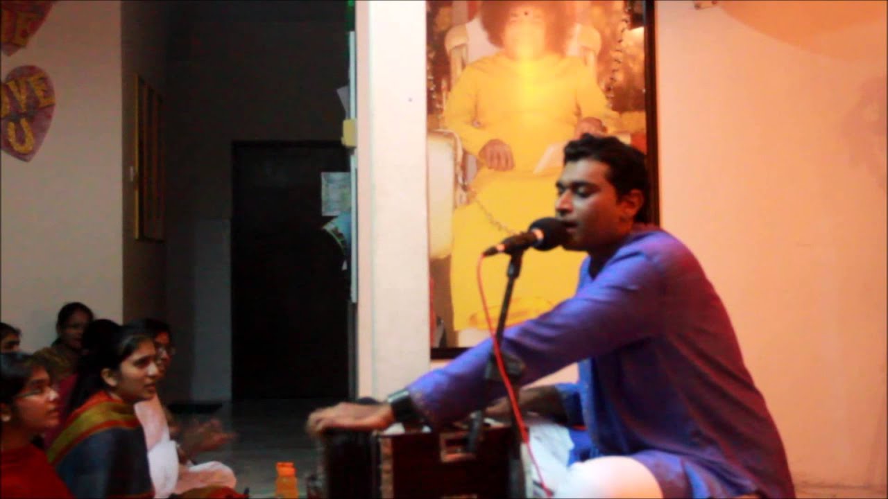 Experiencing SAI through bhajans ~ by Singer Ravin Raj - YouTube