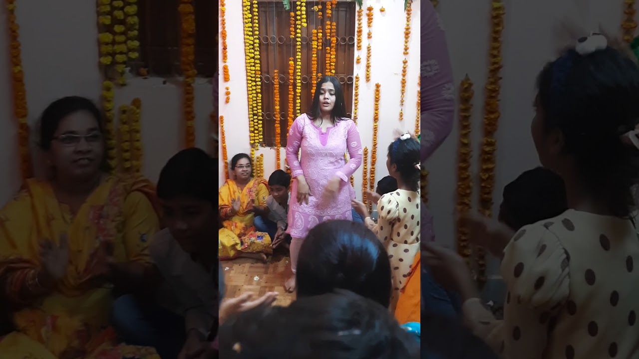 Haldi Dance : Haldi Masale Vali Kaise Banegi - YouTube