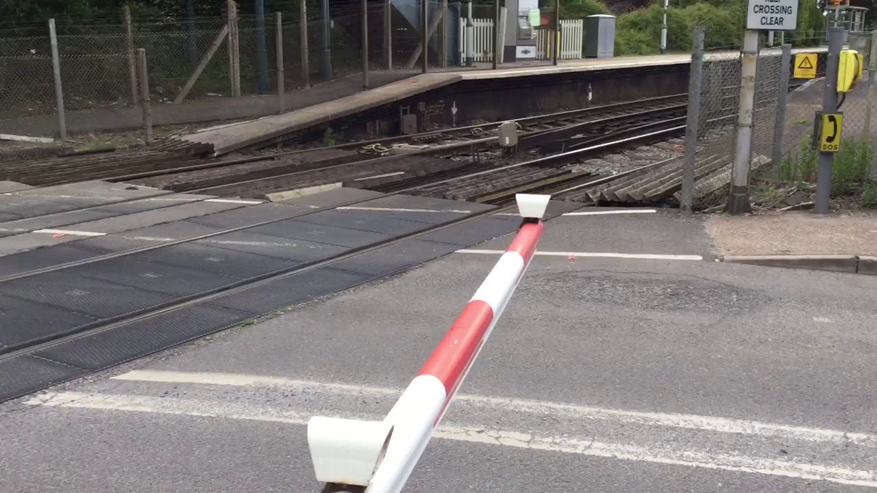 Bosham Station Level Crossing (W.Sussex) Saturday 12.05.2018 - YouTube