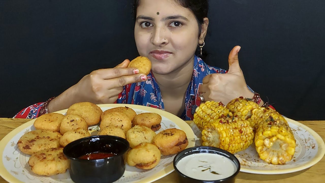 Eating Suji ki Litti, Fried Masala Garlic Corn,Peanut Chutney,Schezwan ...