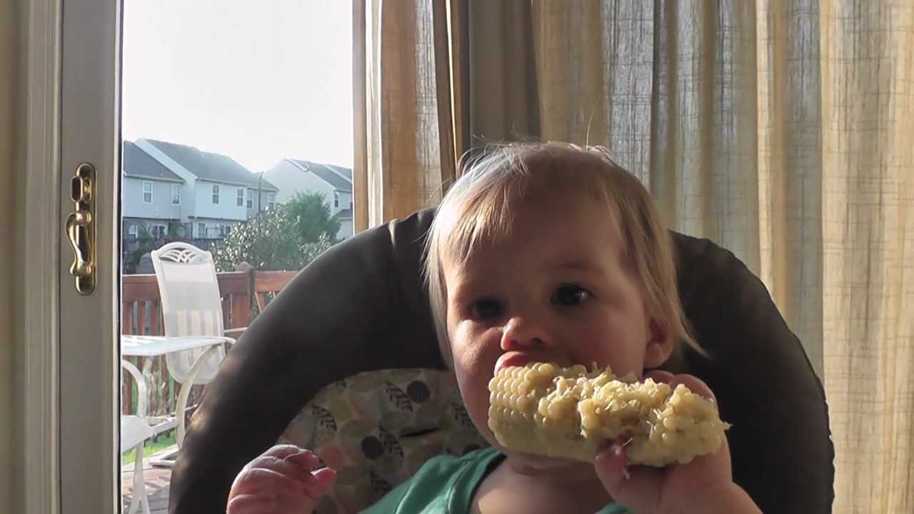 Eating Corn with Daddy - YouTube