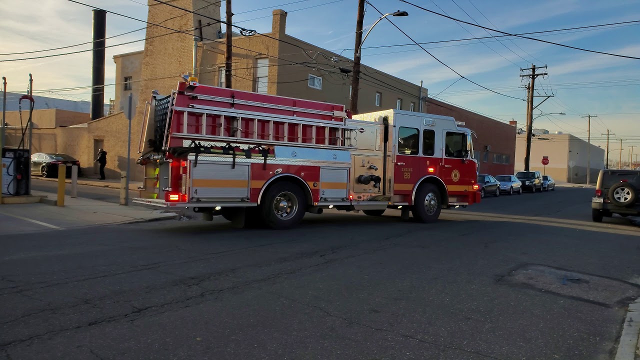 PFD Engine 28 Responding (Q and Horn) - YouTube