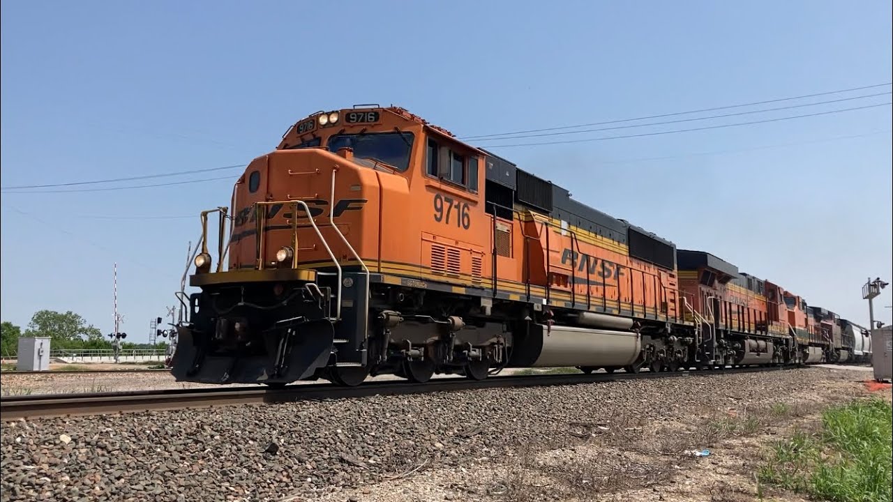 BNSF #9716 heads North with a Lashup on the H-TPLTUL at Tower 60 (April ...