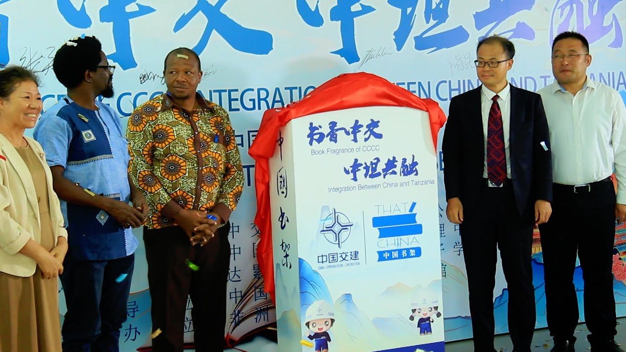 Wanachuo wa UDSM wapokea vitabu zaidi ya 250 vya kichina, TAZAMA hichi ...