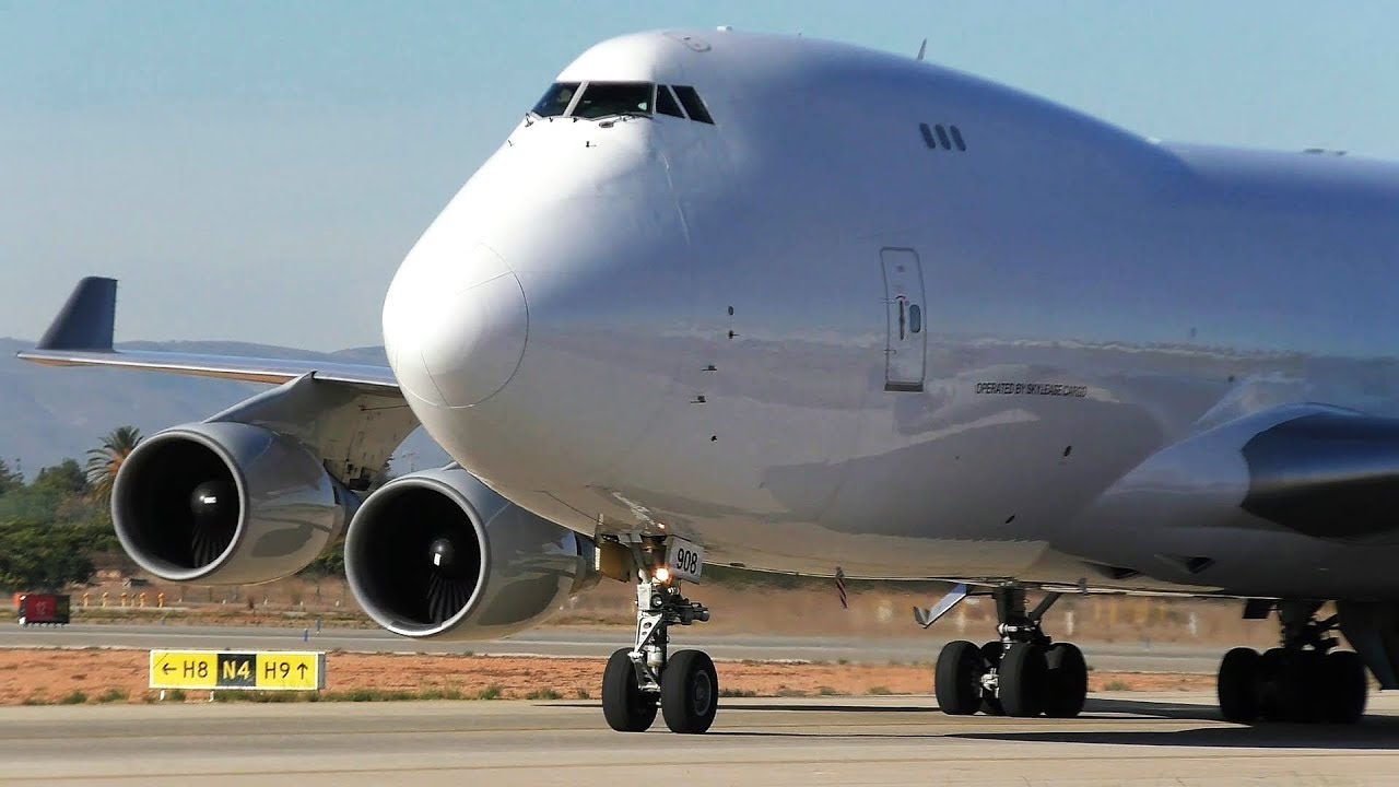 Boeing 747-412F Sky Lease Cargo N908AR - Landing at Valencia - YouTube
