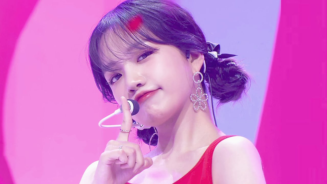 조유리(JOYURI) - 러브 쉿!(Love Shhh!) 교차편집(Stage Mix) [4K] - YouTube