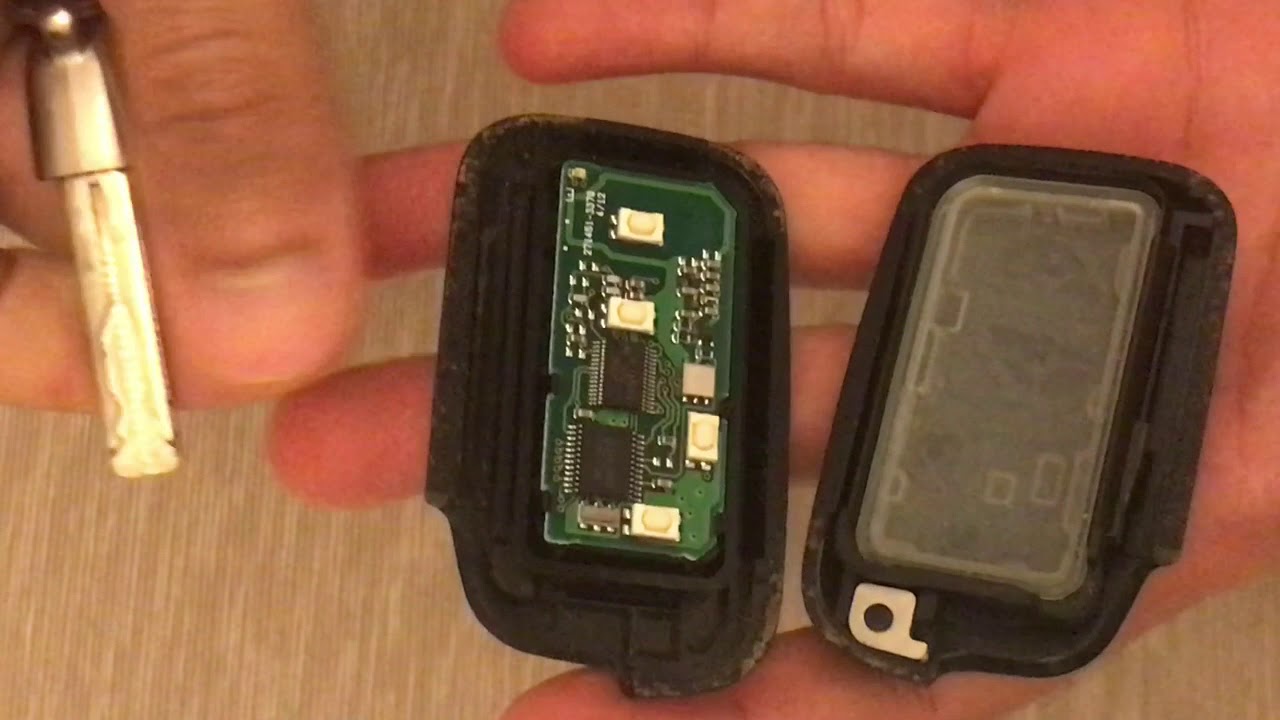 Changing You Lexus Remote Battery تغير بطارية ريموت اللكسز - YouTube