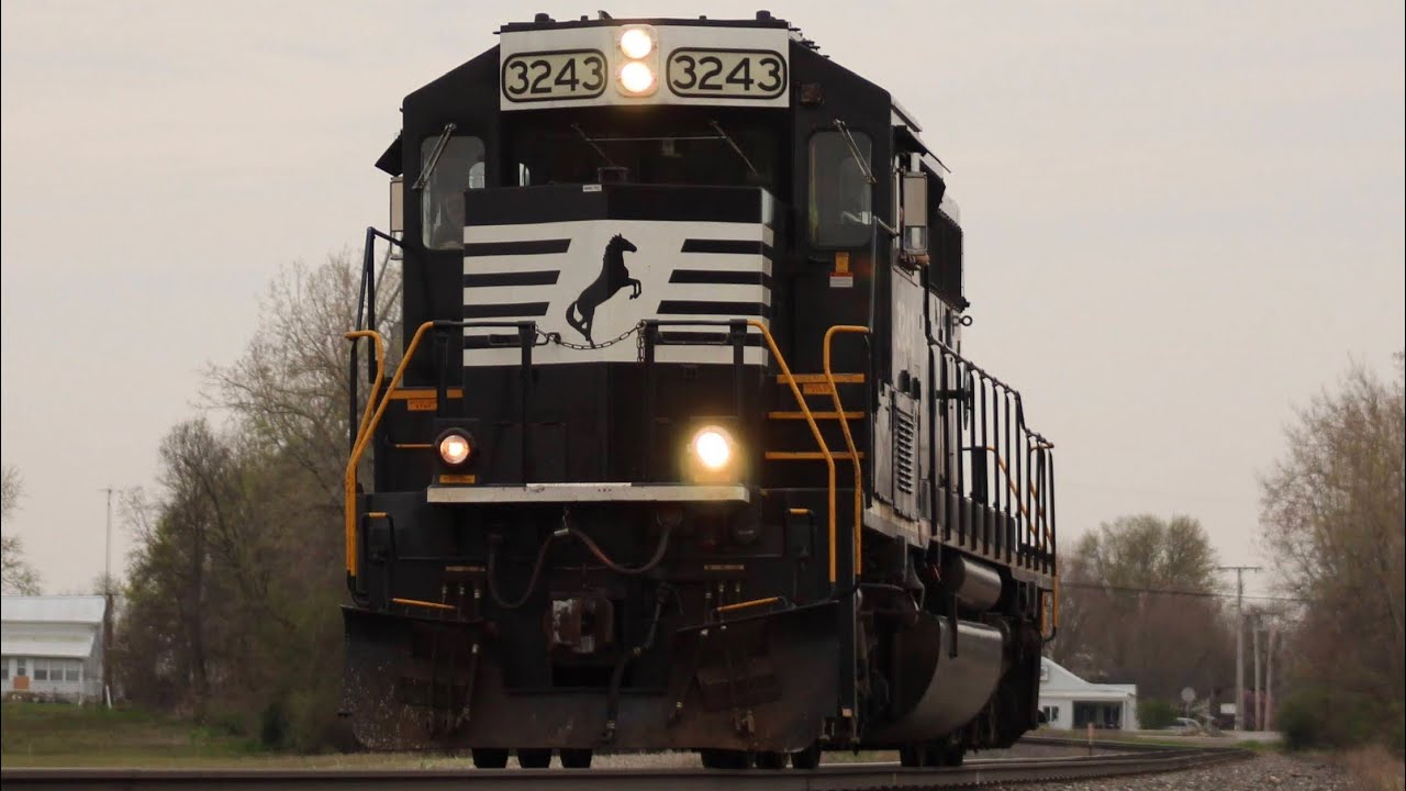 NS 3243 leads NS L46 lite at Silver Lake, IN (4/29/22) - YouTube
