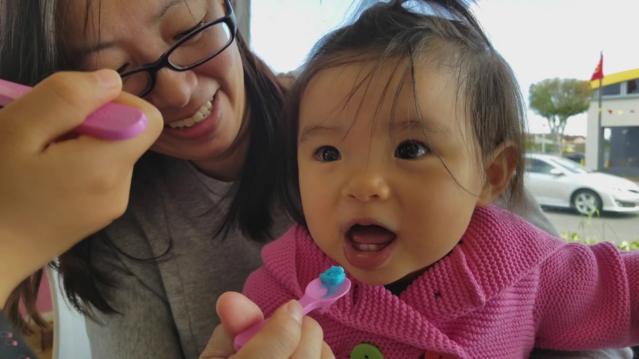 Jadynn eat Ice Cream for birthday - YouTube