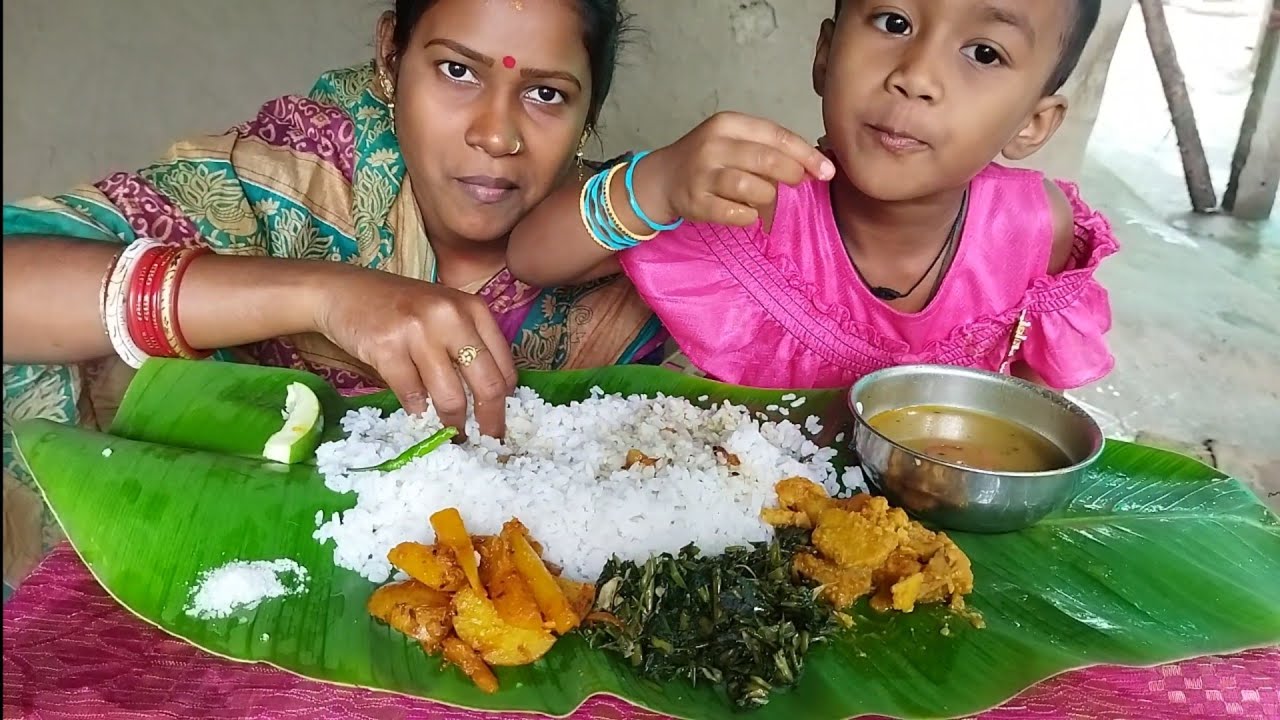 Banana leaf eating rice|desi mung dal;Saga papaya aloo vaja//ulo khata ...