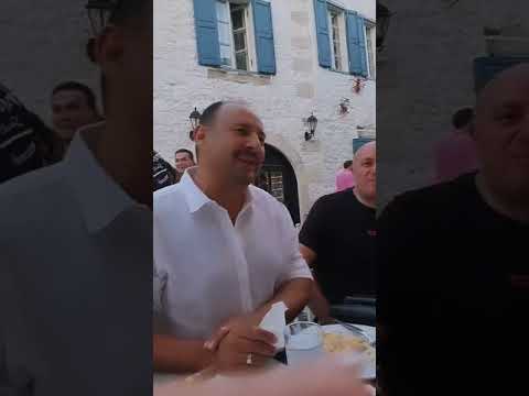 Seren Serengil Alaçatı'da yemekte arkadaşları ile buluştu, kısa saçlı halini paylaştı 🤍