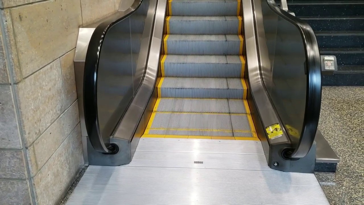 KONE ECO3000 Escalators @ 525 Vine, Cincinnati, OH - YouTube