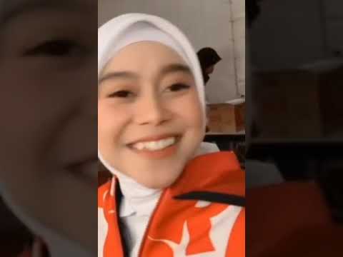 KEMESRAAN LESLAR DIBELAKANG PANGGUNG