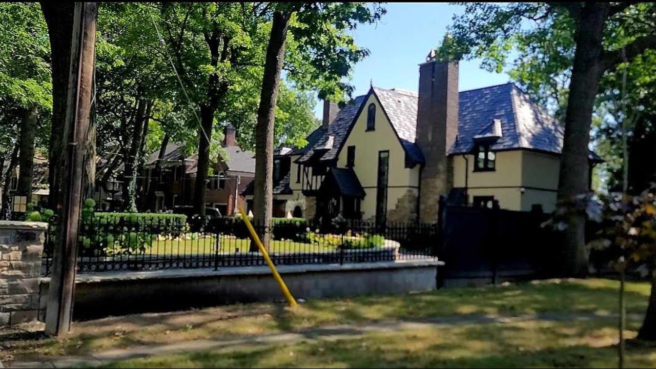 One of the wealthiest areas of Toronto - Baby Point 4K - YouTube