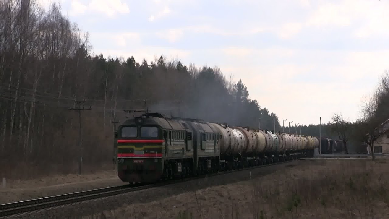 2М62-0274 с грузовым поездом / Diesel locomotive 2M62-0274 with a ...