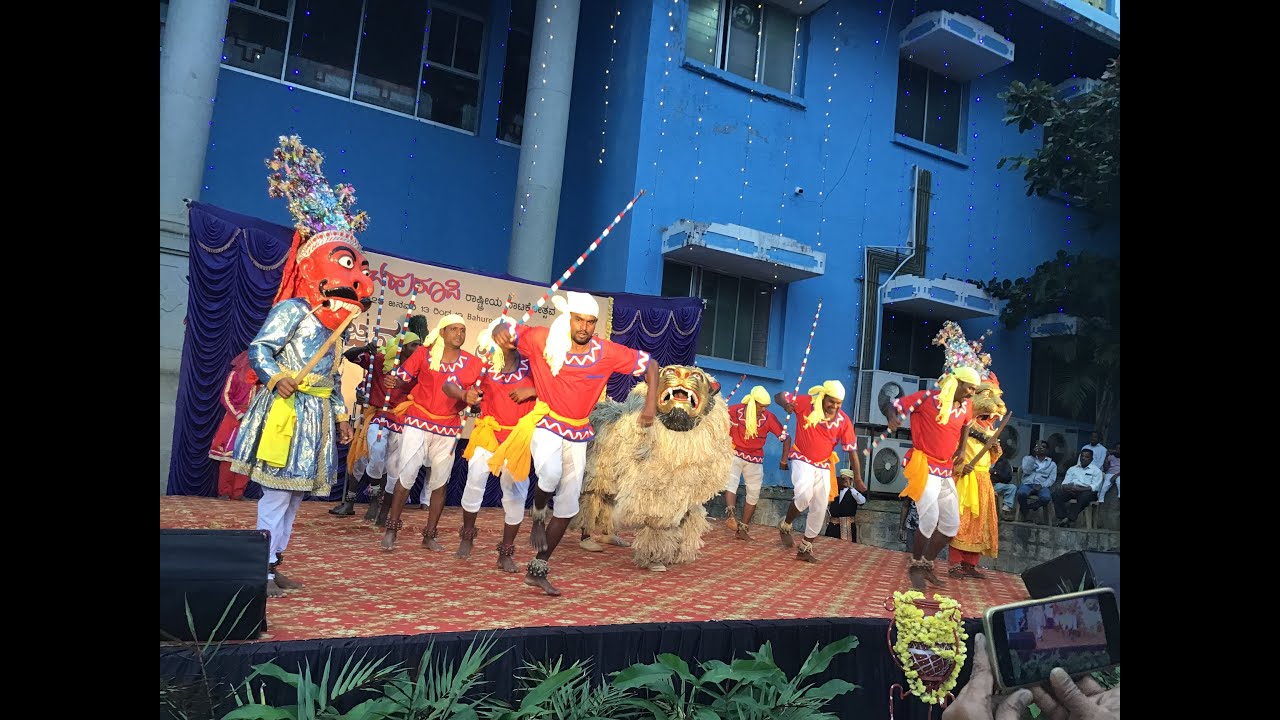Maharashtra 's Songi Mukhawate Folk Dance in Bahurupi Festival 2025 in ...