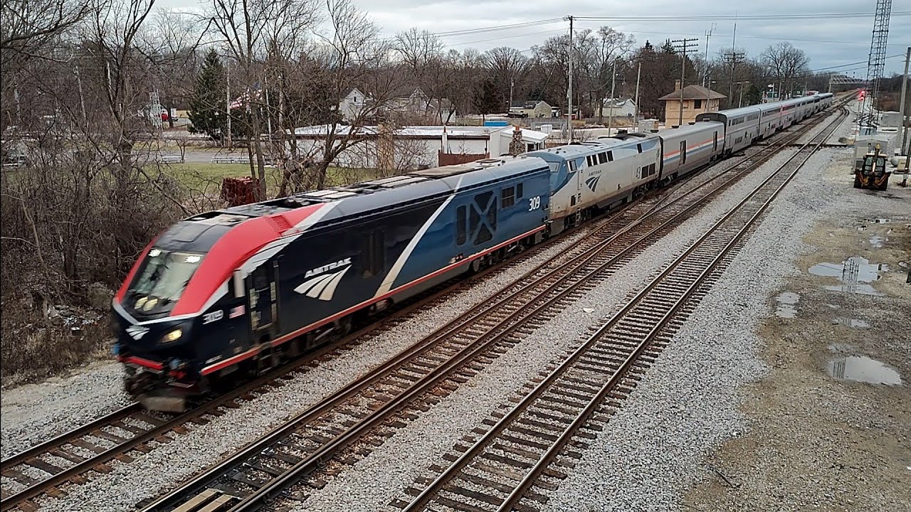 Amtrak ALC-42 Charger 309 west with the Empire Builder at Rondout ...