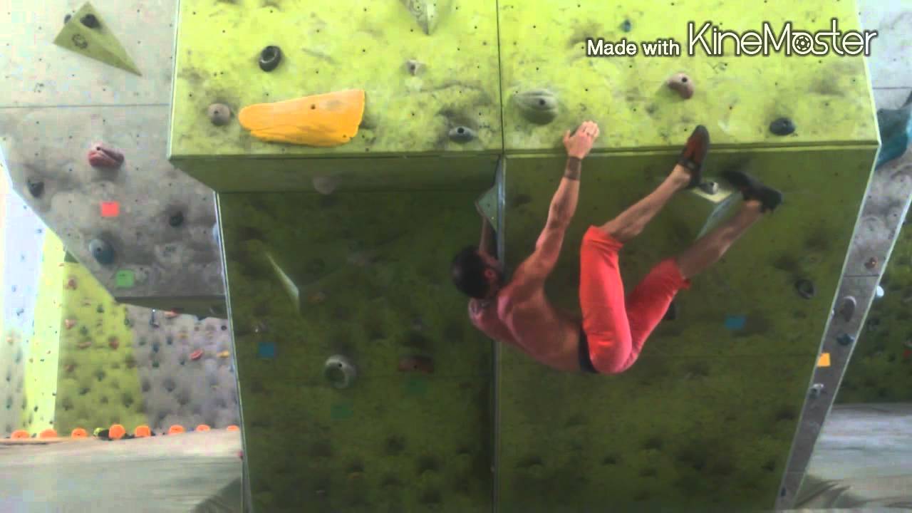 Bloque en iclimb Jaén por Álvaro Puerma - YouTube