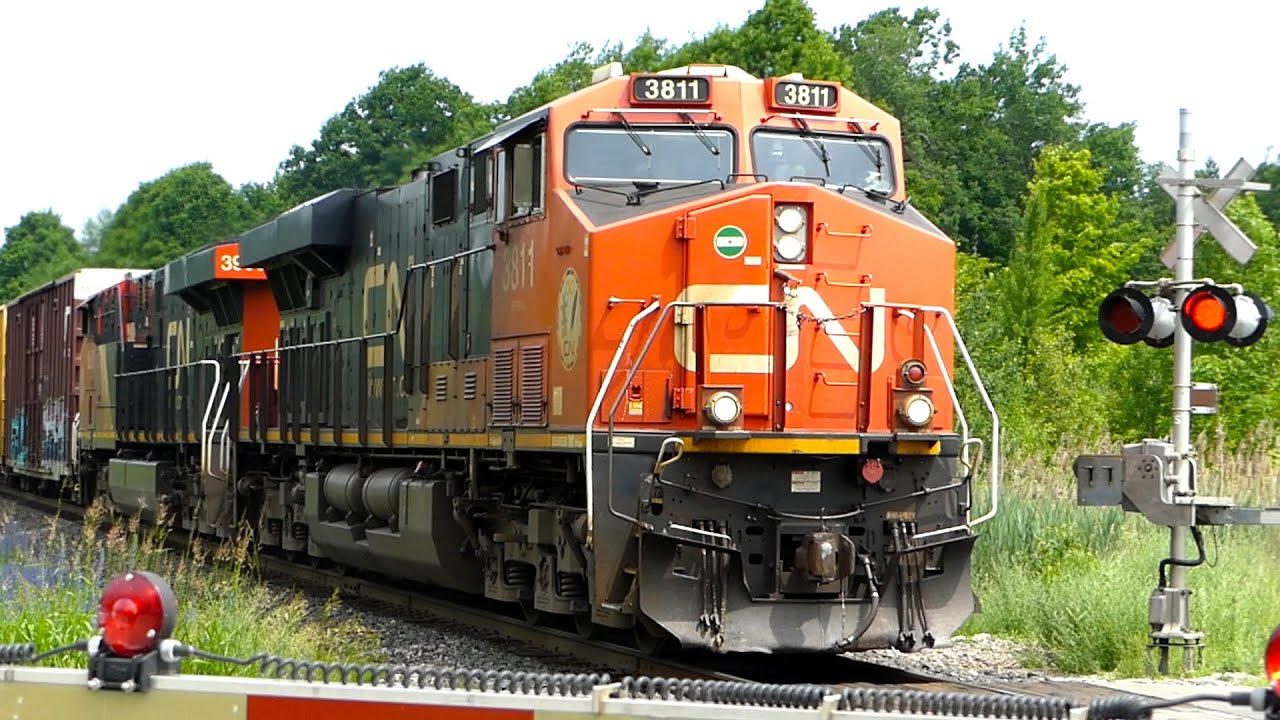 CN train A425 on the Halton sub at MP 30.29 - YouTube