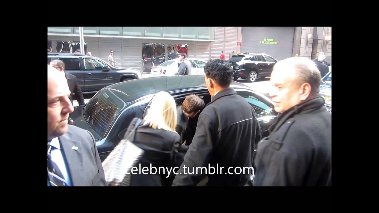 Actor Jason Bateman signing autographs in New York after talking about ...