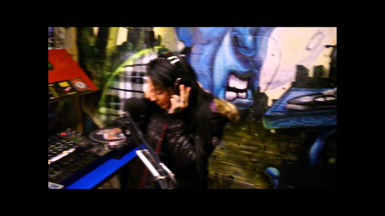 Destiny Rydas Live StrictlyOZ Kiss FM 2014 - YouTube