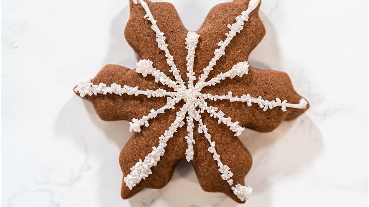 The Easiest Way to Decorate Snowflake Cookies with Royal Icing! - YouTube