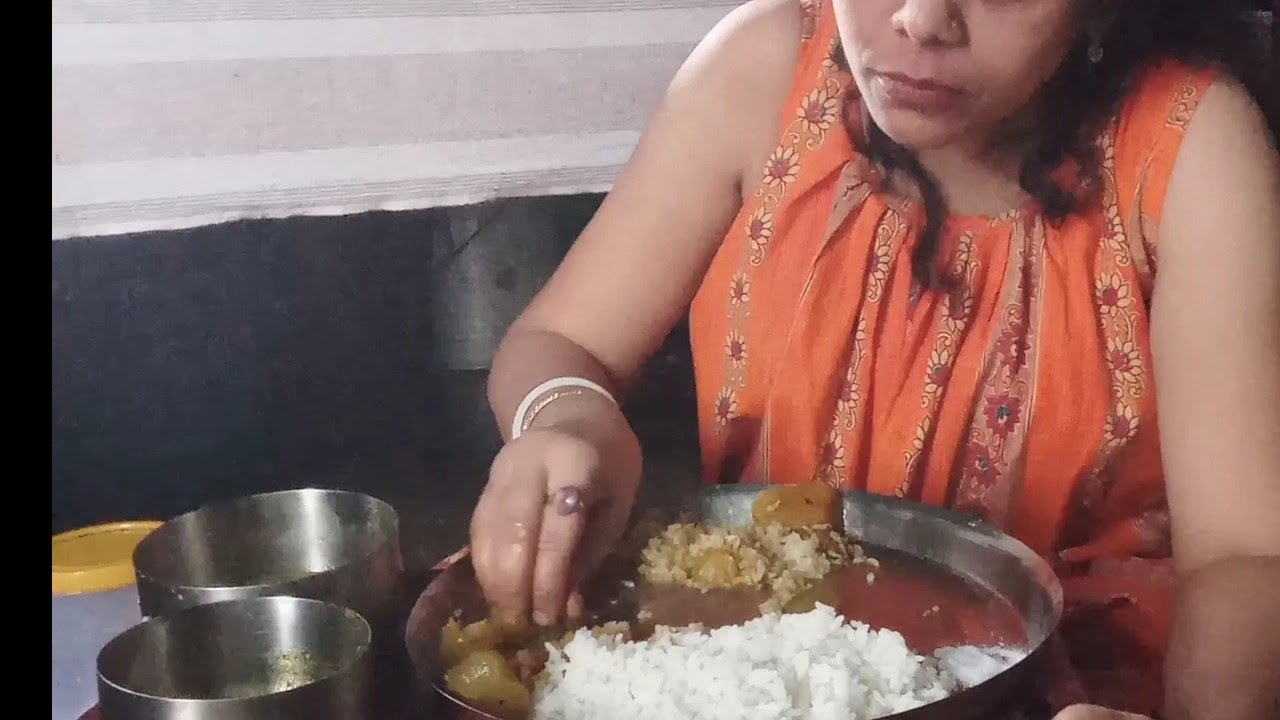 Eating summer special simple thali।vat,tok daal,chingri potol,sakh ...
