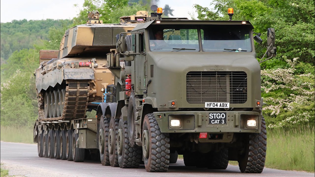 14 Oshkosh Tank Transporters in action. 🇬🇧 - YouTube