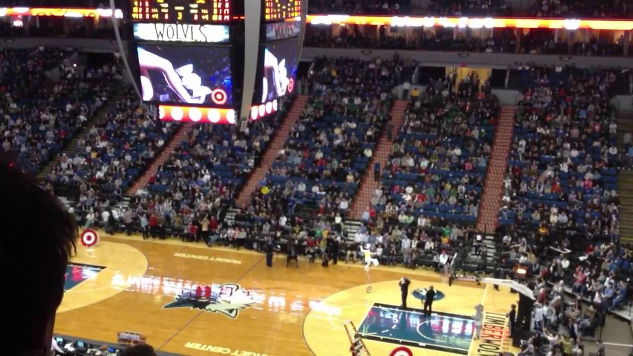 Timberwolves halftime show - YouTube