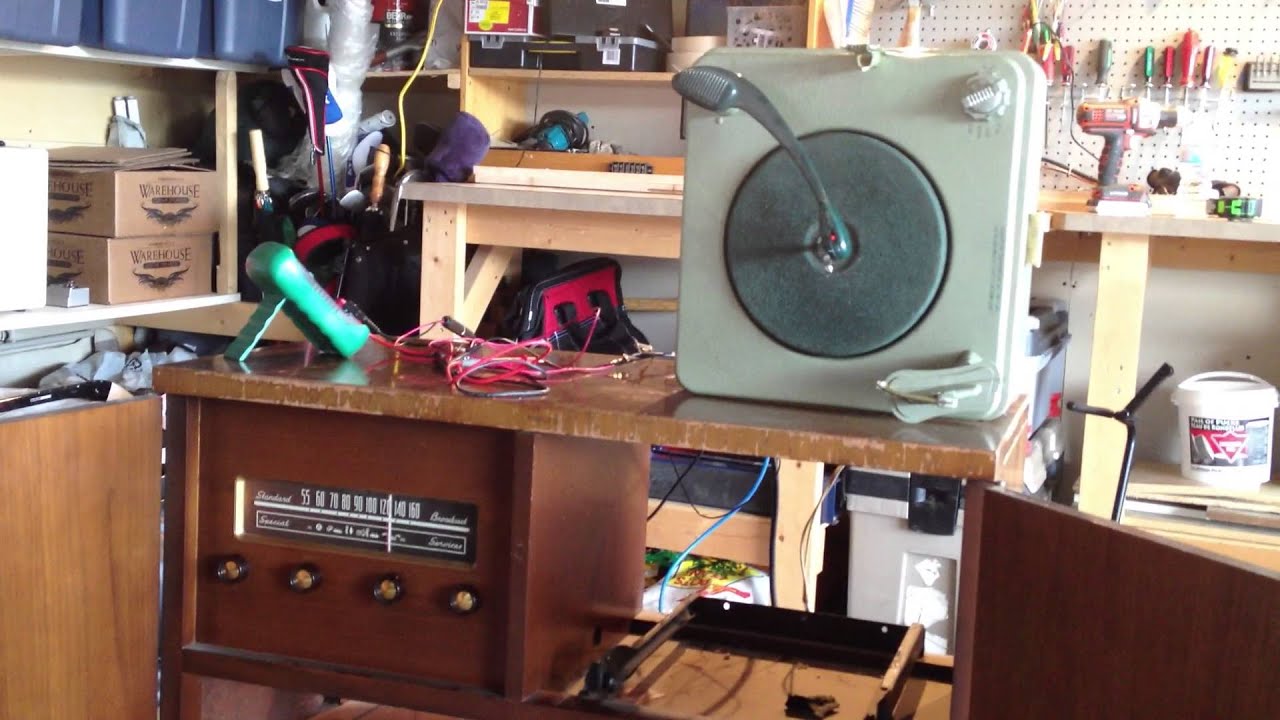 First test of using the Philco 760 as a guitar amp - YouTube