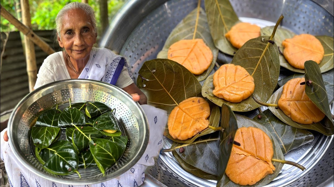 ঠাকুমা তাল দিয়ে সম্পূর্ণ ভিন্ন স্বাদের তালের পাতা পিঠা বানালো।Taler ...