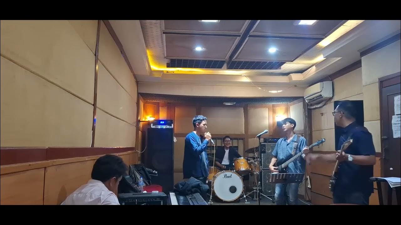 Cover Band Esemce #noahhancurhatinya - YouTube