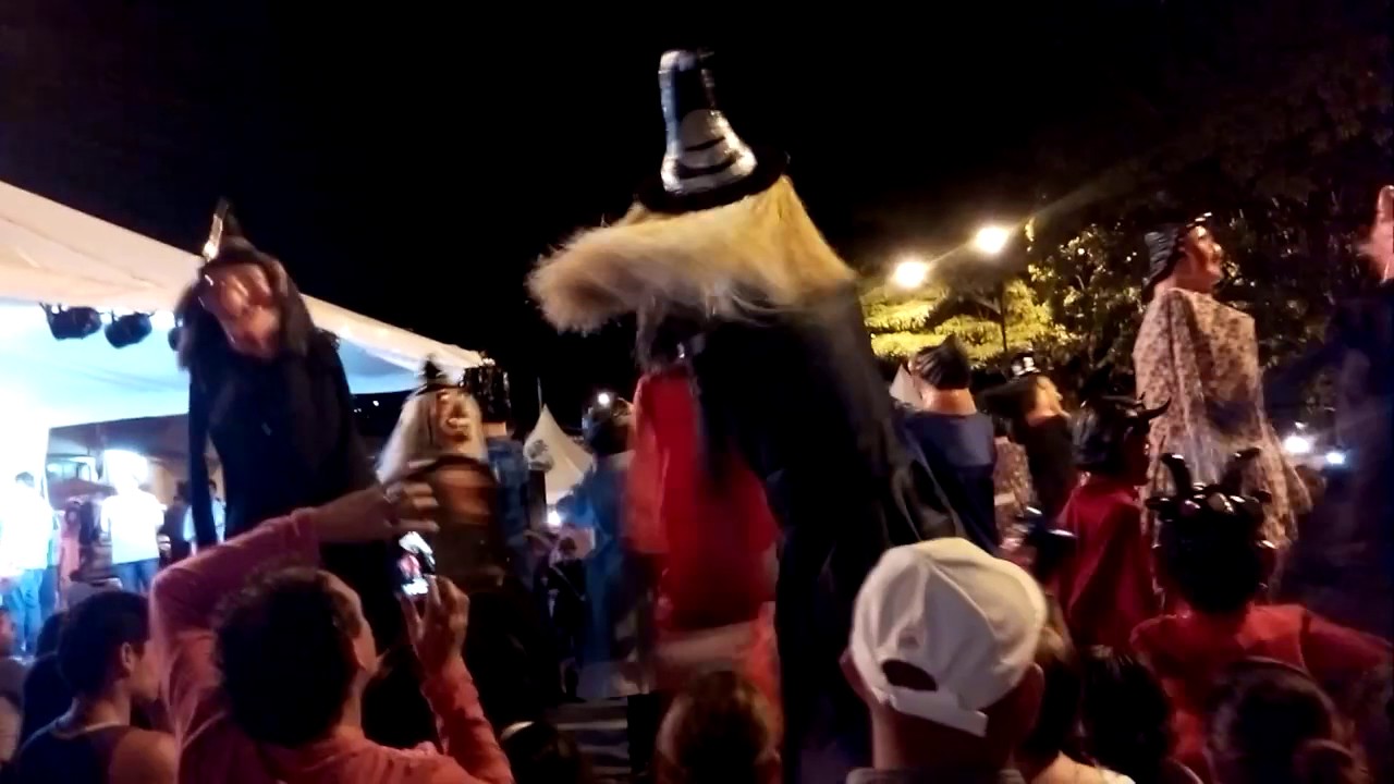 Mira como es el día de la mascarada en Costa Rica - YouTube